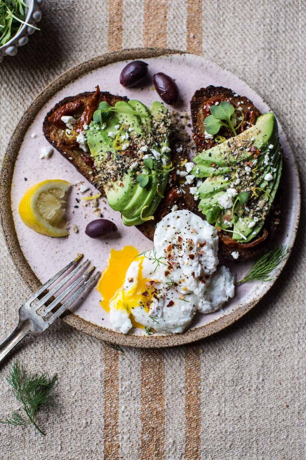 Easy Avocado Toast Recipe (+5 Gourmet Variations!)